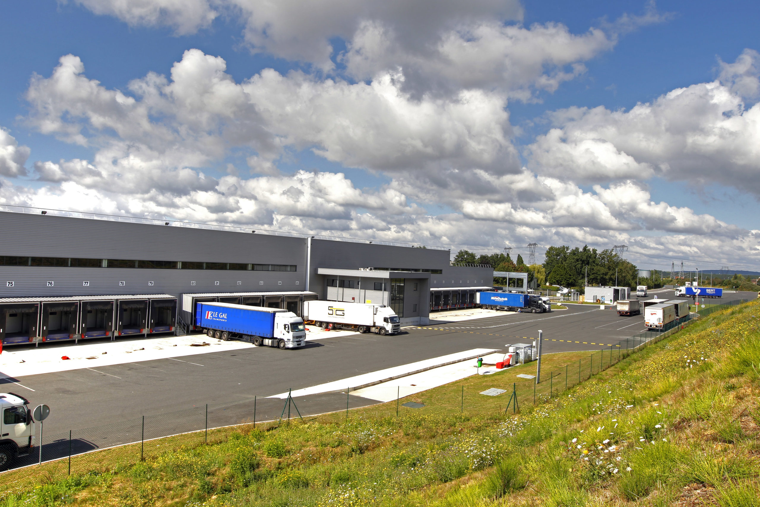 Réalisation d'un Entrepôt sec Logidis Comptoirs Modernes pour Logidis ...